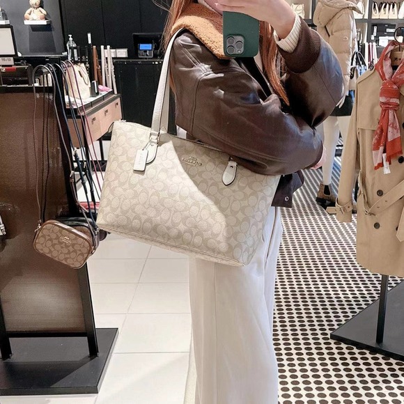 Coach | Bags | Coach Ch54 Gallery Tote In Signature Canvas In Light ...
